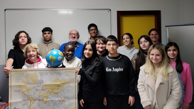 Les élèves d'UPE2A ont reçu M. Blanc qui leur a conté son long périple ...